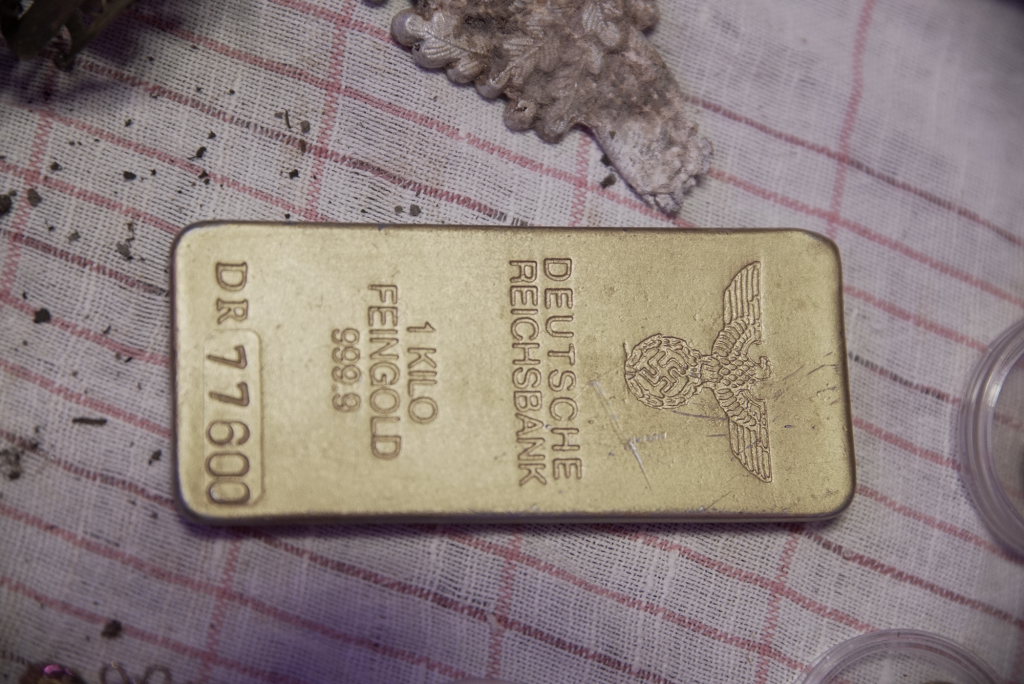 Hunting Nazi Treasure - Academy.ca - Academy.ca