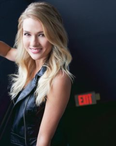 26634_Tori Anderson- Main 2015 - Academy.ca - Academy.ca